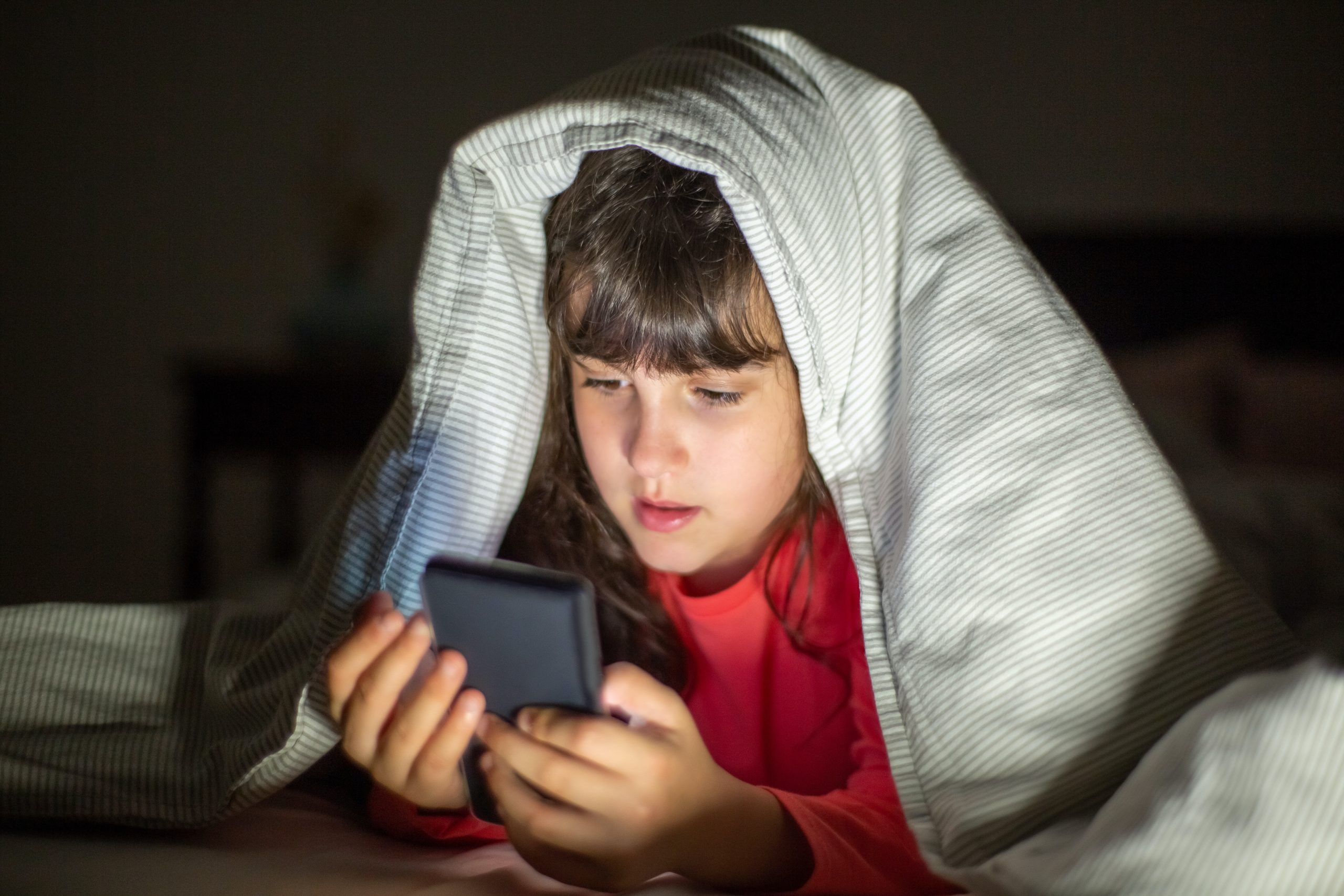 De la ce vârstă oferim telefon copilului? | Tikaboo